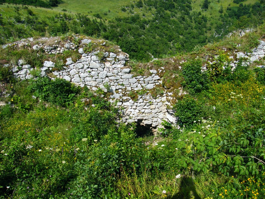 Banatul Montan nu-i „iartă” de atracții nici pe cei mai leneși. Vezi ...