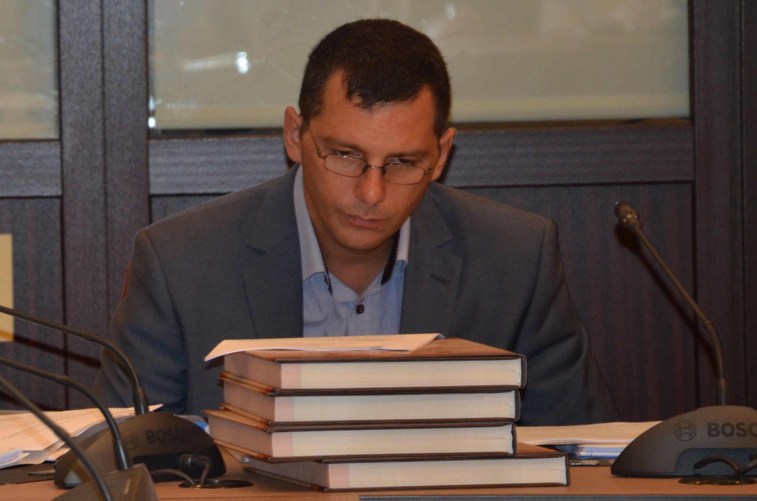 Surdu "lovește" cu documente. “Salariile la Aquacaraș nu sunt mari!”