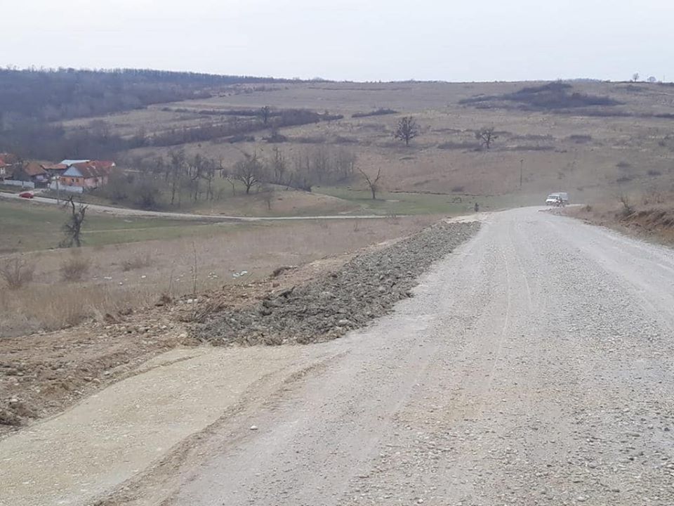 Un nou drum de piatră din Timiș va fi asfaltat. Lucrările între Valea ...