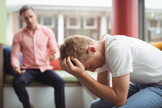 Profesor bătut de elev! Admonestat că fumează, a decis să aplice o ...