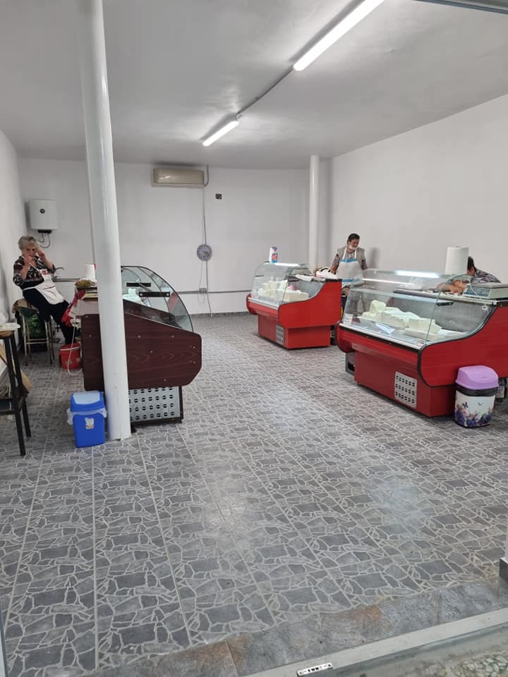 Cumpărături în condiții decente. Hală nouă de lactate și carne într-o ...