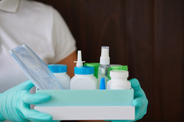 Materiale sanitare de protecție pentru elevii și dascălii dintr-o ...