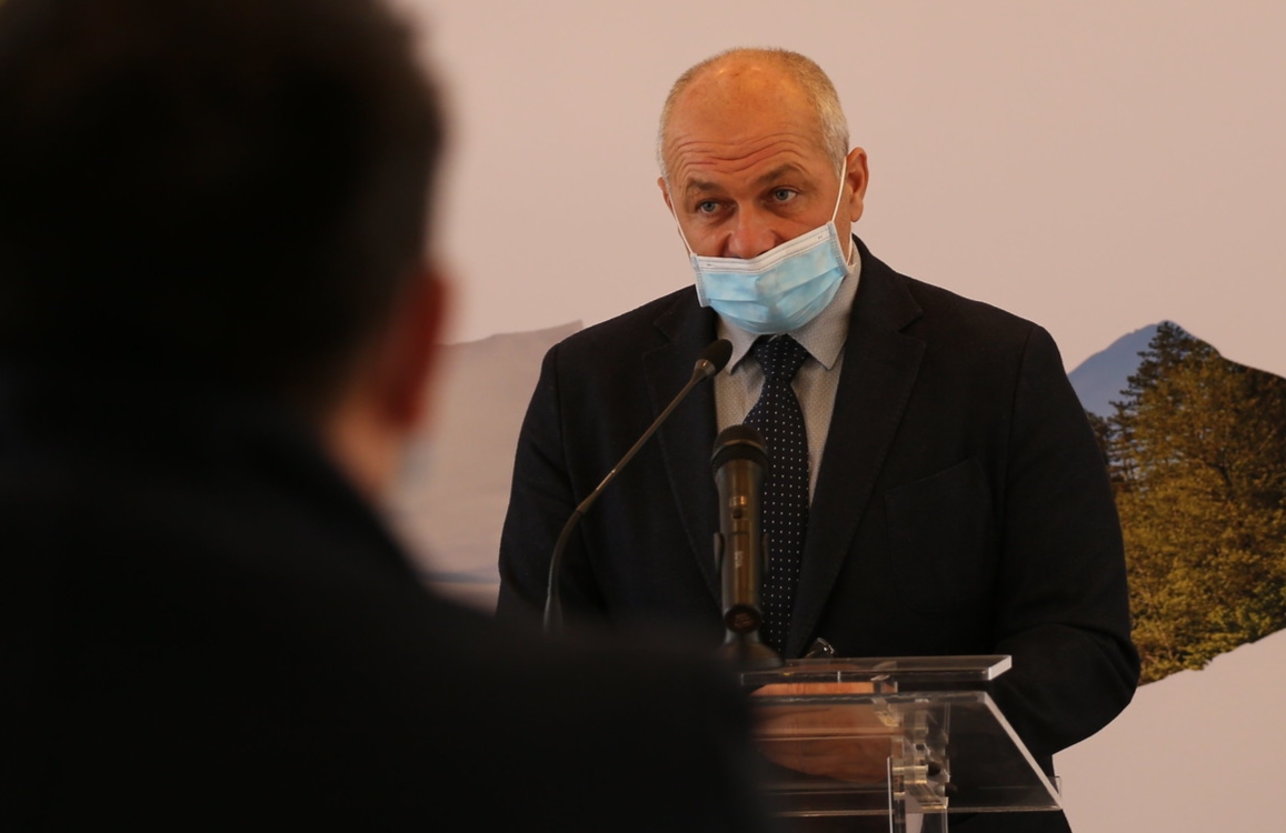 Chiar ne ia de proști! Romeo Dunca nu mai e afacerist pe Muntele Mic, e ...