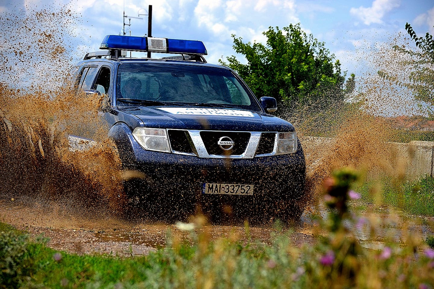 Cât mai cer călăuzele pentru a-i trece pe migranți granițele din vestul ...