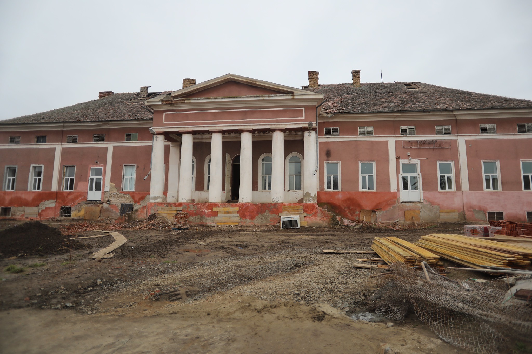 Lucrări suplimentare la Conacul Mocioni, de 2,6 milioane de lei