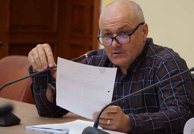 Dunca nu mai riscă, dar avertizează: e fals în înscrisuri!