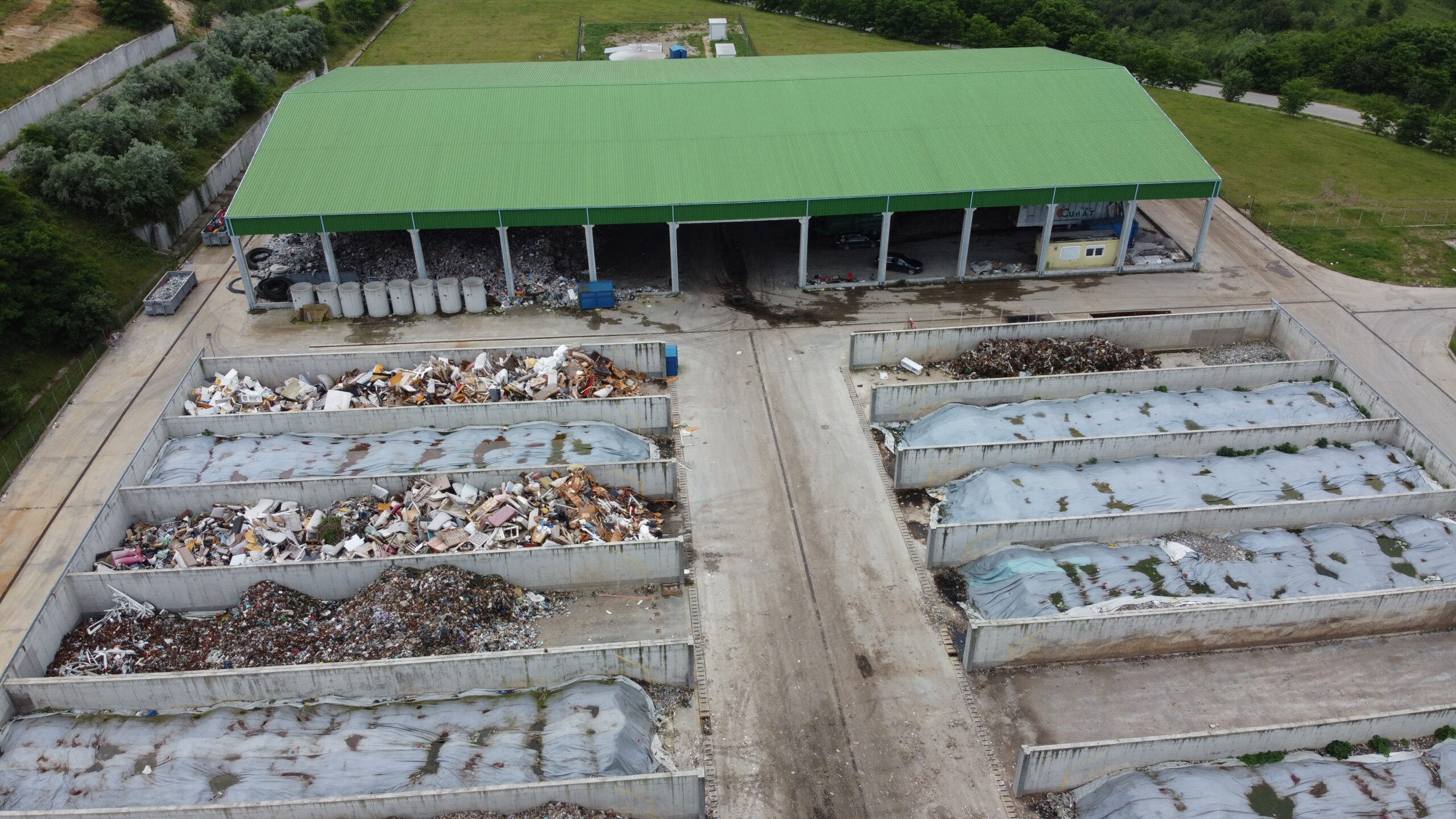 „Apa nu este potabilă!”, pe fântânile oamenilor care locuiesc mai jos ...