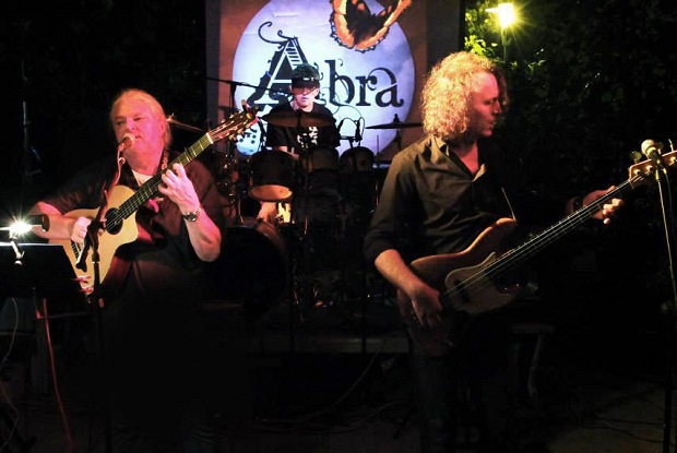 Legendarii ABRA vin la Socolari. Concert și expoziție de pictură FIKL