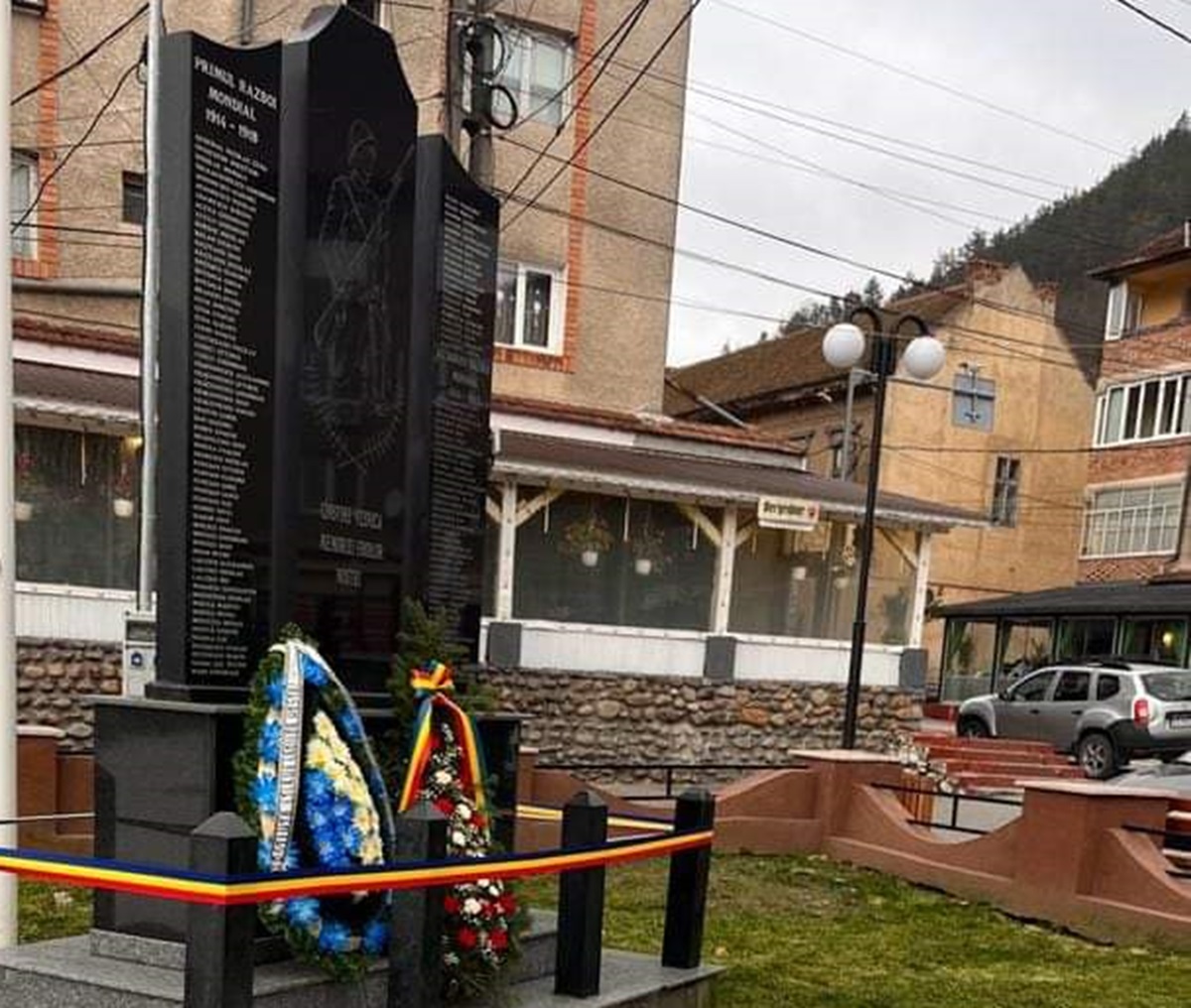 Vin fiert și fasole cu ciolan pentru locuitorii Mehadiei, de Ziua României!