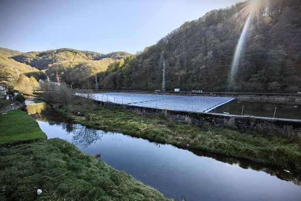 Panourile fotovoltaice plutitoare de pe lacul Grebla -o premieră la ...