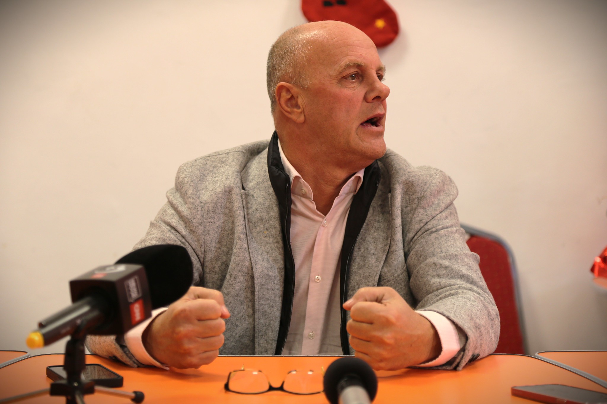 Nelu Popa se roagă la Dumnezeu să scape Banatul de Munte de PSD!