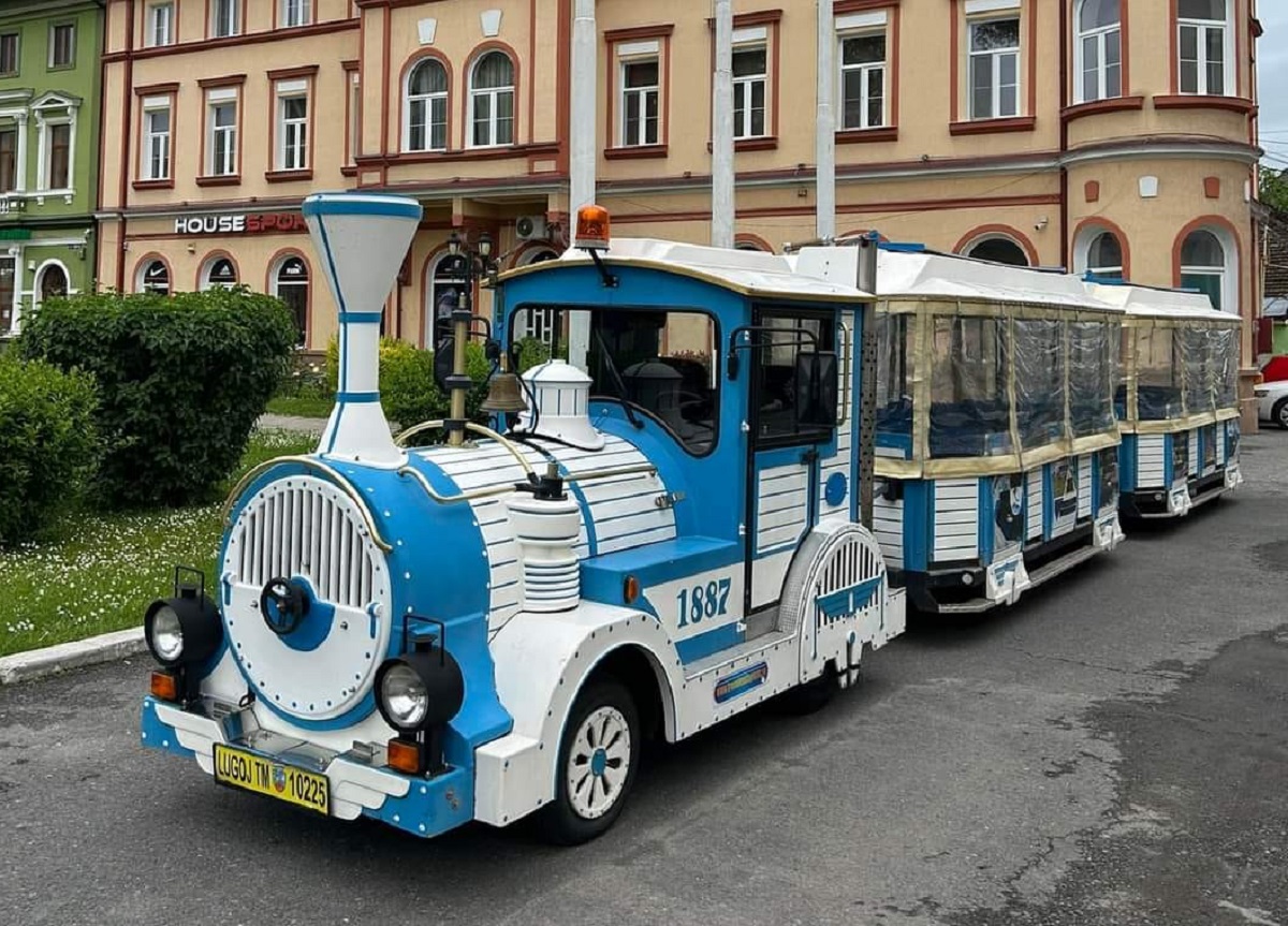 Plimbări gratuite cu trenulețul Dotto pentru copiii din Caransebeș ...