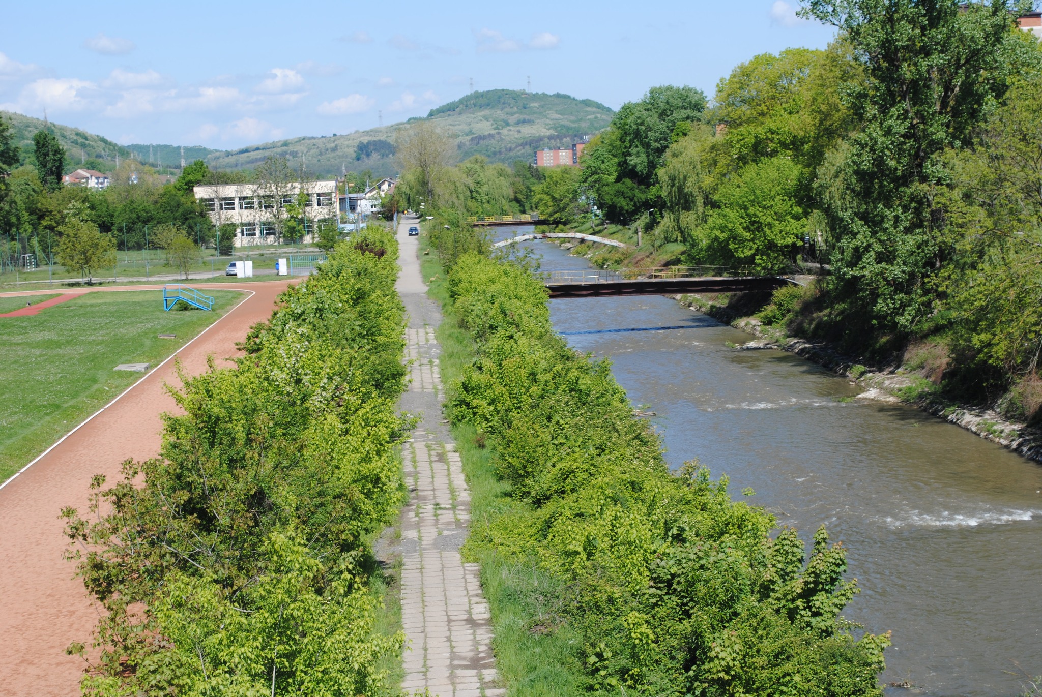 O nouă promenadă, piste de biciclete și șase pasarele peste râul Bârzava!