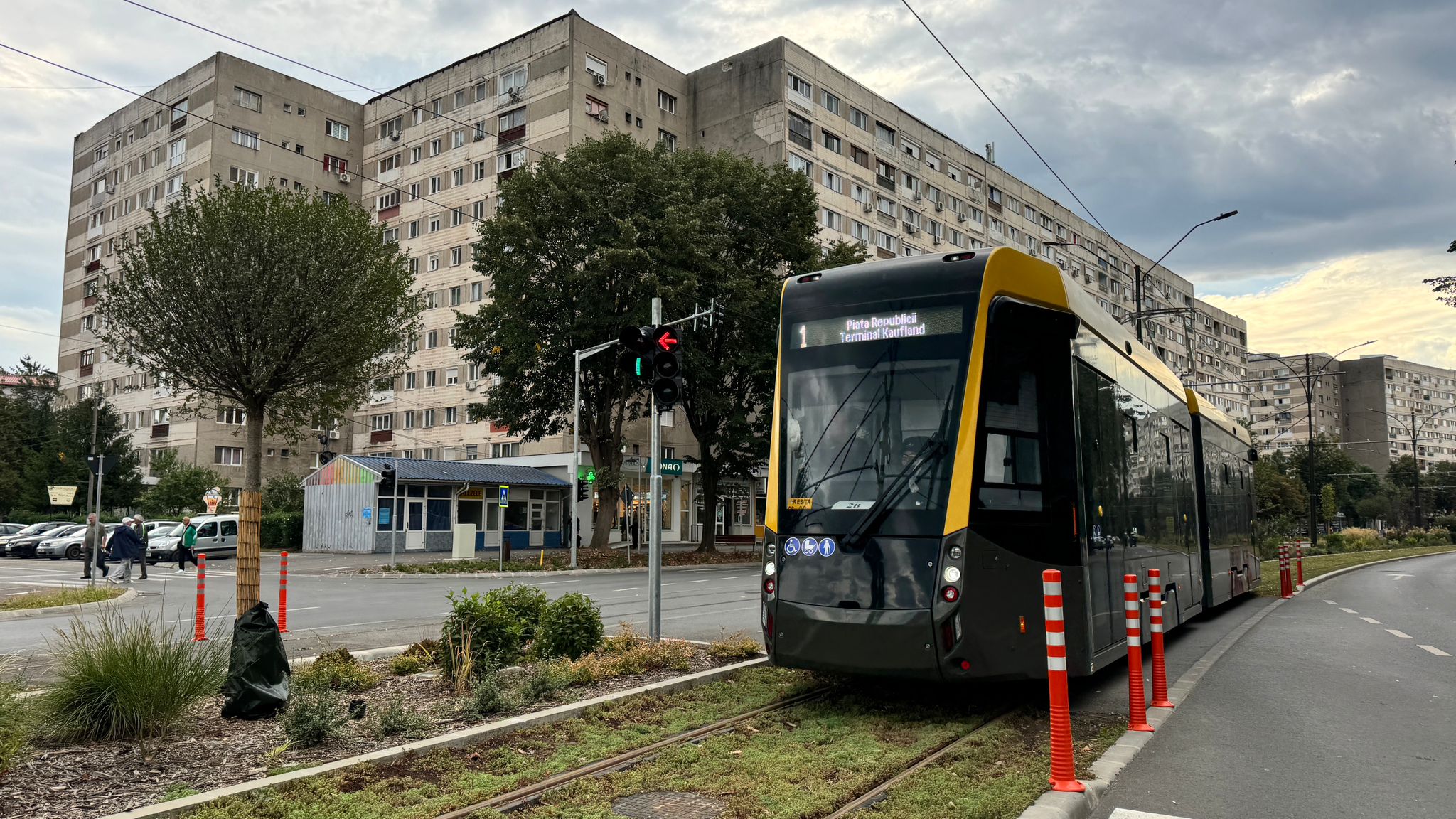Fără liniuțe, viteză excesivă și alte nebunii! Multe semafoare la ...