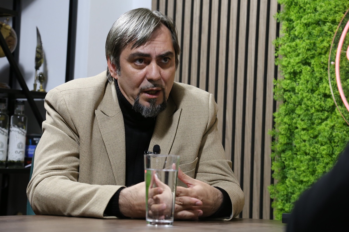 „Candidații pun gaz, toarnă asfalt și reindustrializează în timp ce ...