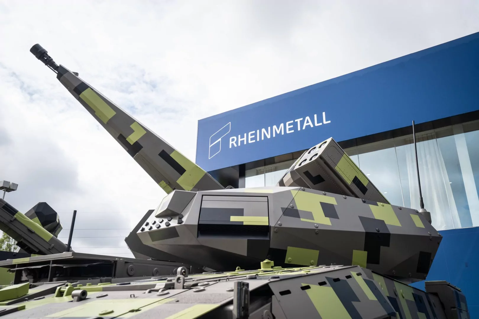 Rheinmetall, care n-a preluat Arsenal Reșița va produce totusi armament ...